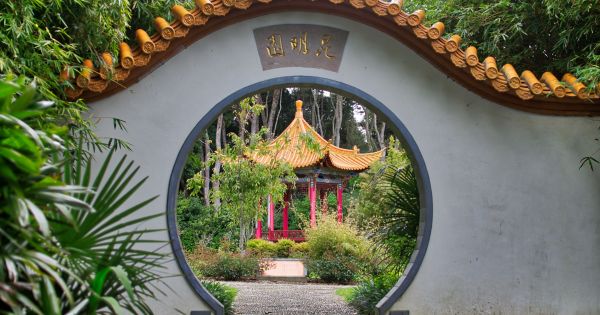 So gestalten Sie einen Feng-Shui-Garten