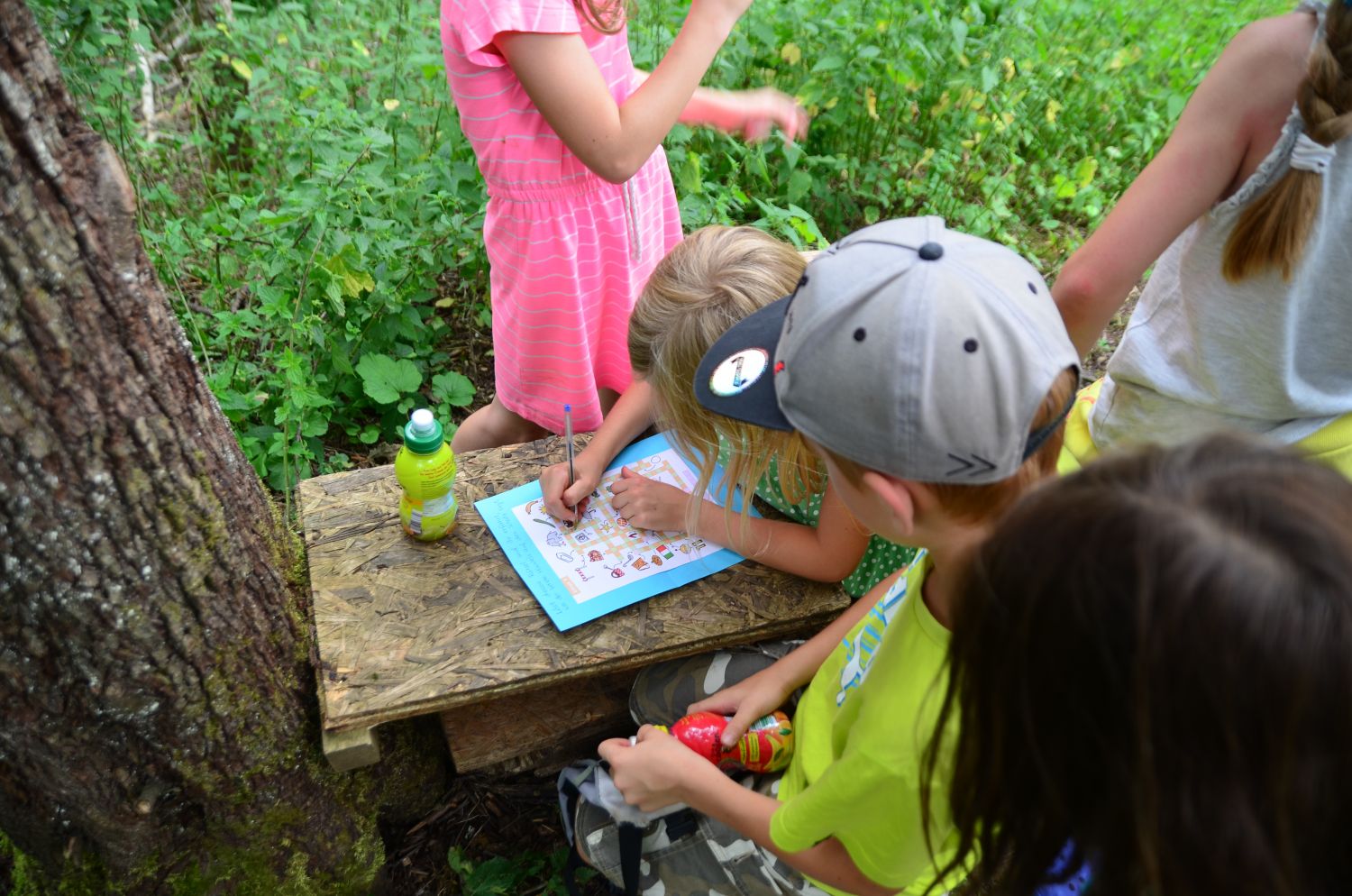 Schnitzeljagd für Kinder organisieren: Ideen und Tipps