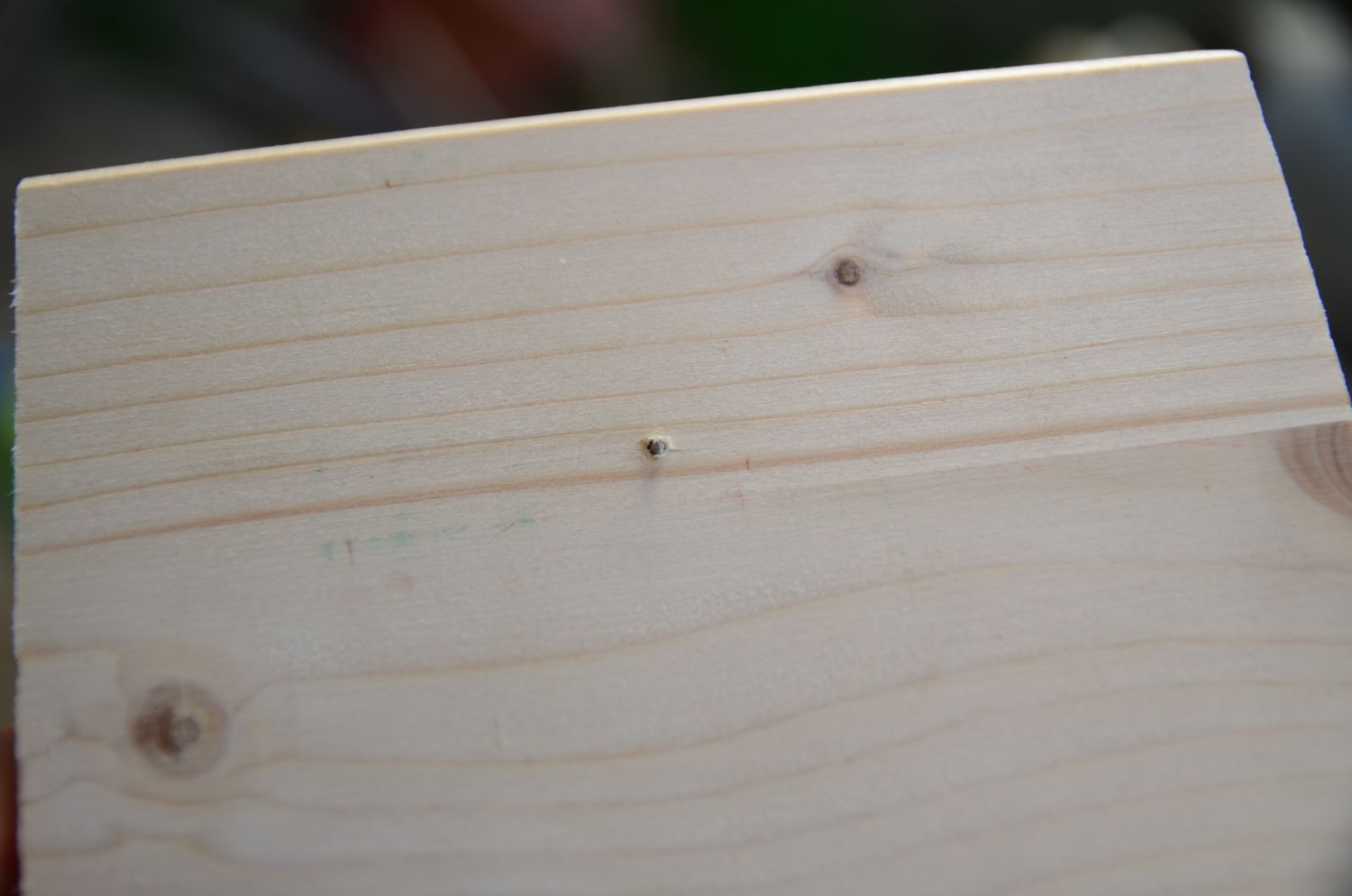 Richtig in Holz bohren und schrauben